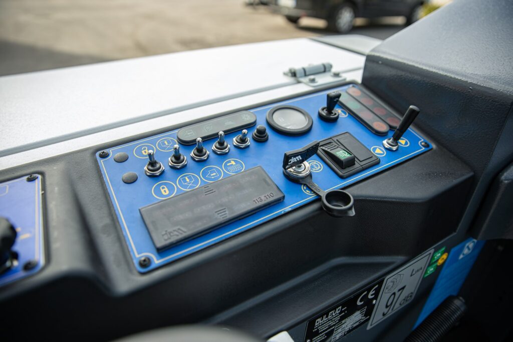 Dulevo 100 - SweepersnScrubbers